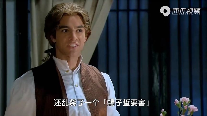 新还珠格格小燕子为了制造浪漫,点完蜡烛锁门,却差点酿成大祸