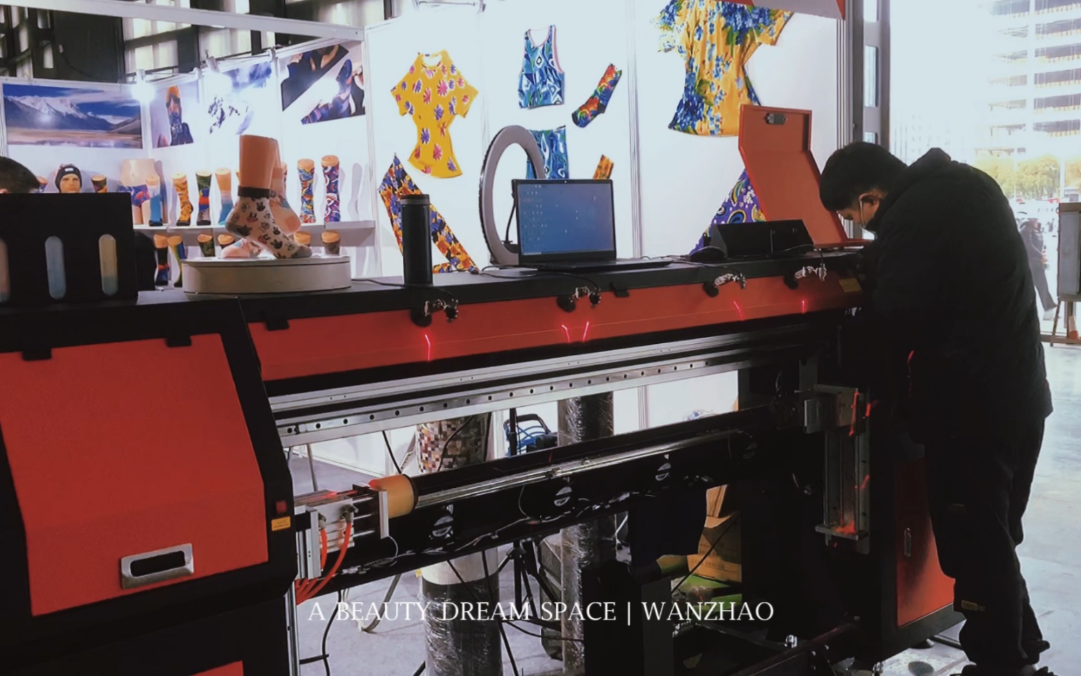 兄弟们,上海世博展览馆1D306等你来唠嗑。