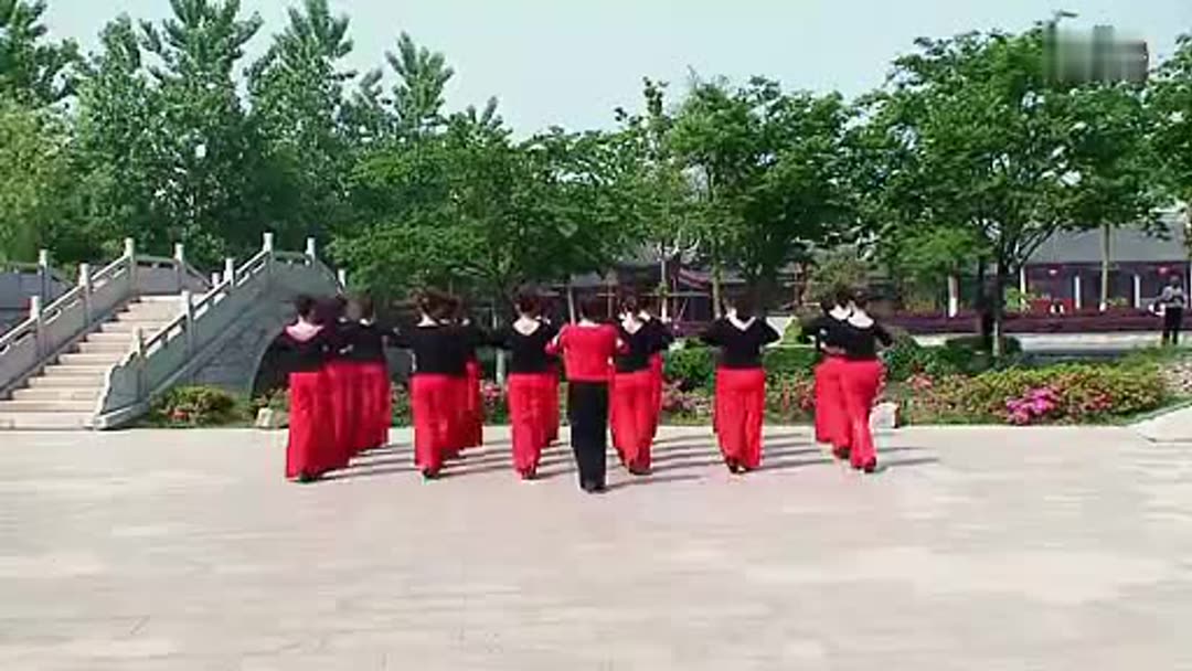 模特教学: 中老年模特表演-步伐