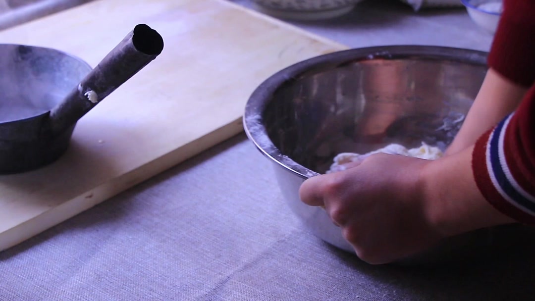 旧物改造一下深山的民居,做几个妈妈味道的韭菜盒子!好吃!