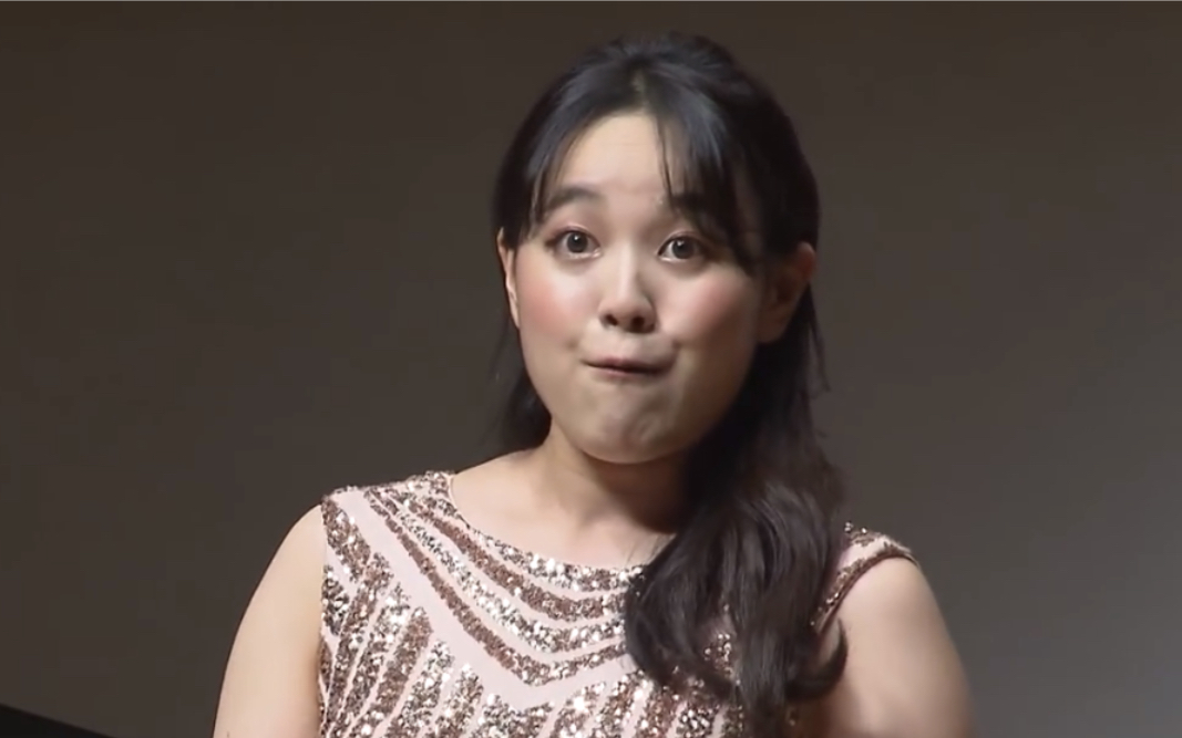 可爱的韩国小花高演唱韩国艺术歌曲《山有花》和《塞维利亚的理发师...