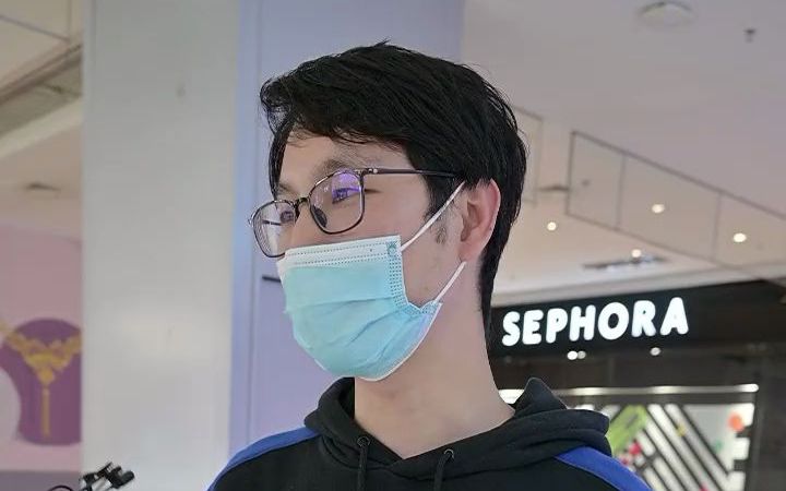 街头采访: 商场招商主管,这个工作难做吗?工资怎么样?