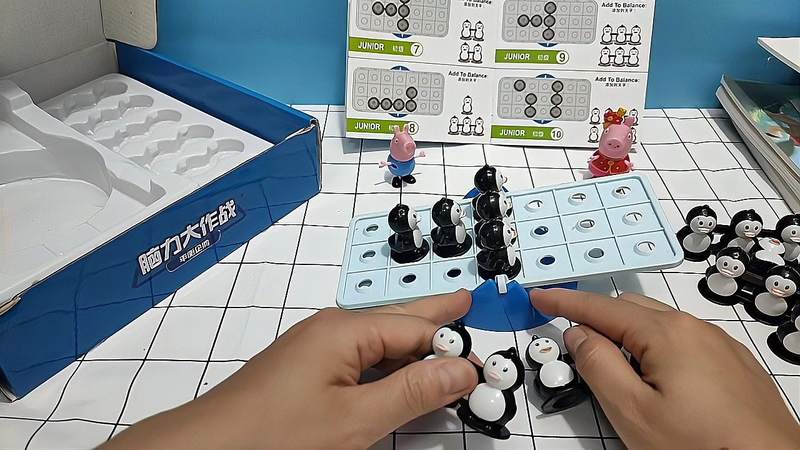 佩奇想尽办法让企鹅保持平衡!