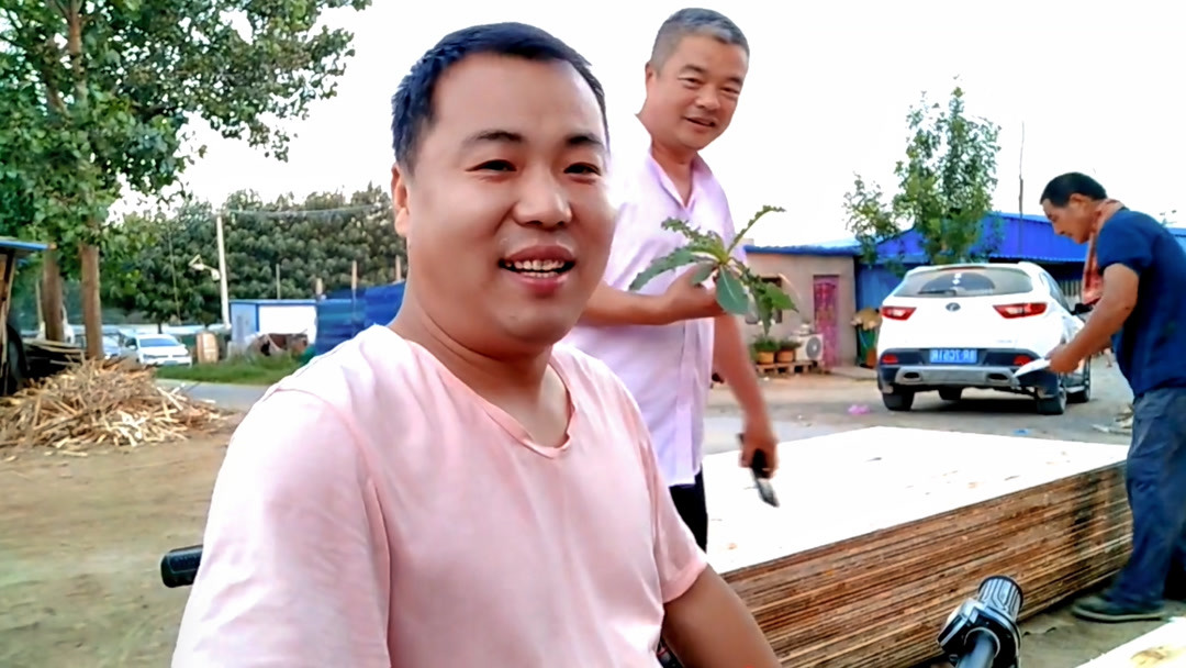 在农村开一个木材加工厂,一年能赚多少钱?农村大叔说出实话!