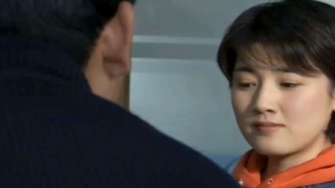 美女去单位递交简历,领导看了直夸奖,直接通过上岗