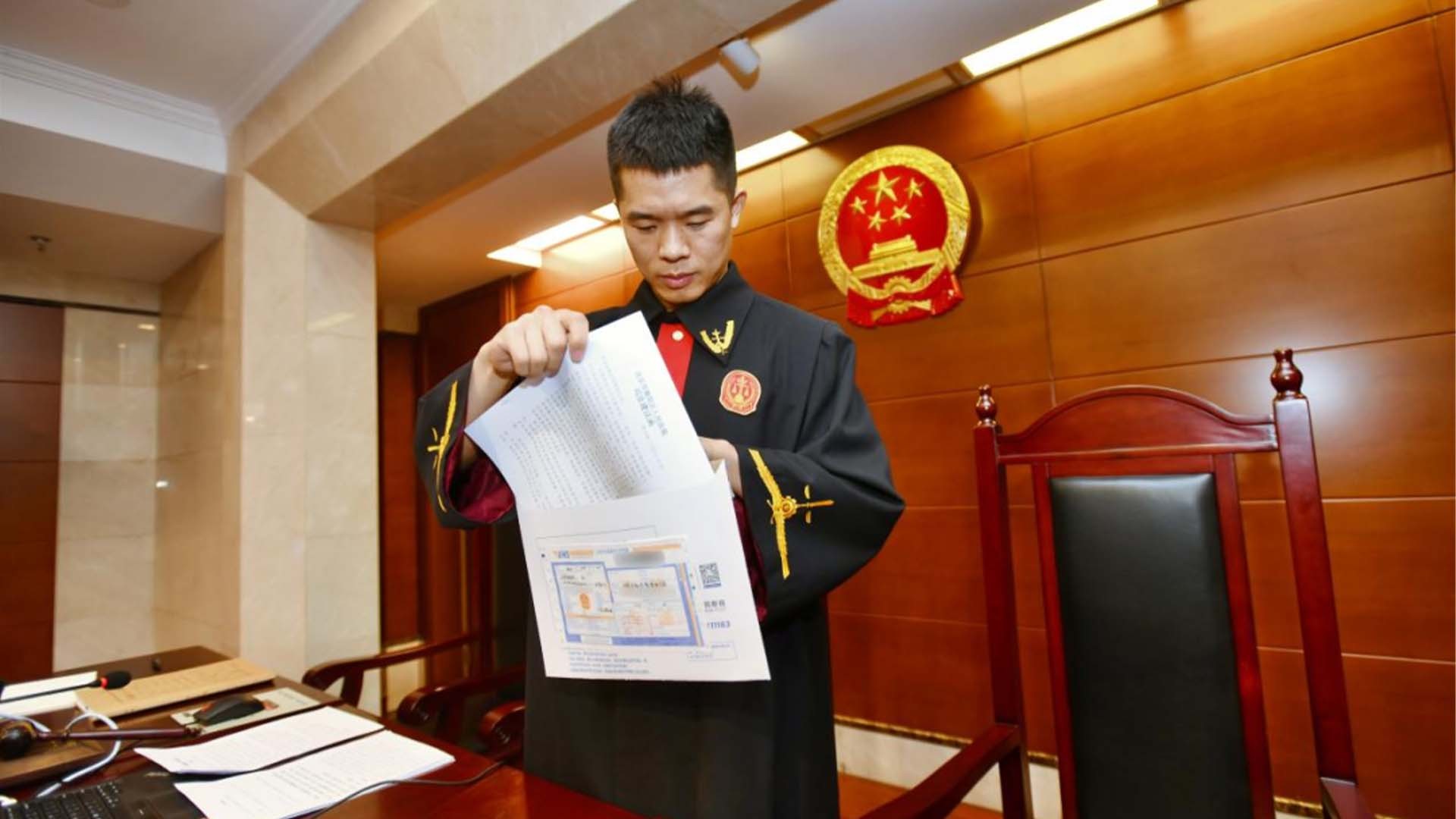 银行自行变更积分兑换规则被起诉,法院:积分有一定价值属性,银行应按...