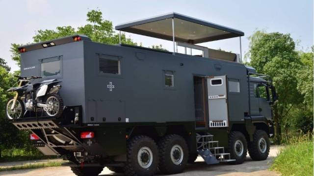 990万的国产越野房车,配有2个400升油箱,开车门都需要磁卡!