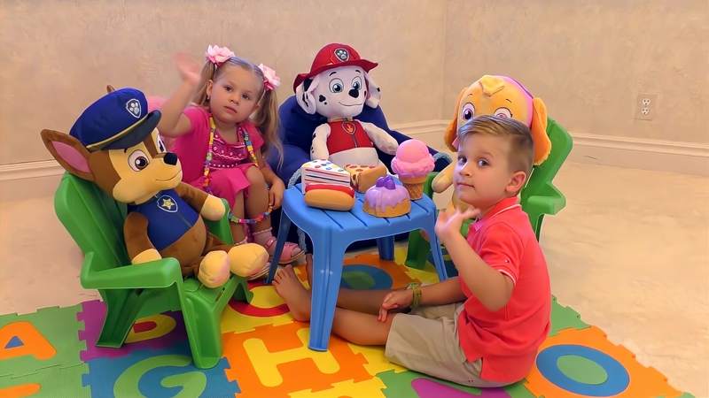 小公主戴安娜 罗曼也加入到戴安娜的队伍来 他们的聚会真开心