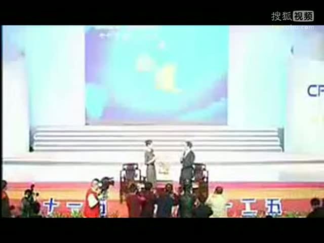 央视主持人董倩智斗嘉宾