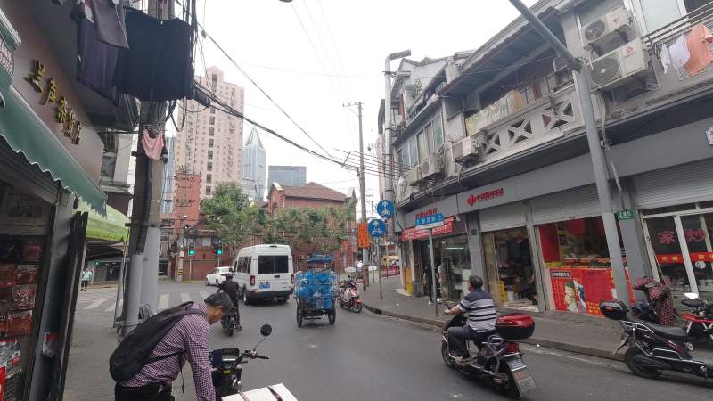 这就是上海市中心,很多人以为到了深圳,其实这才是上海精华