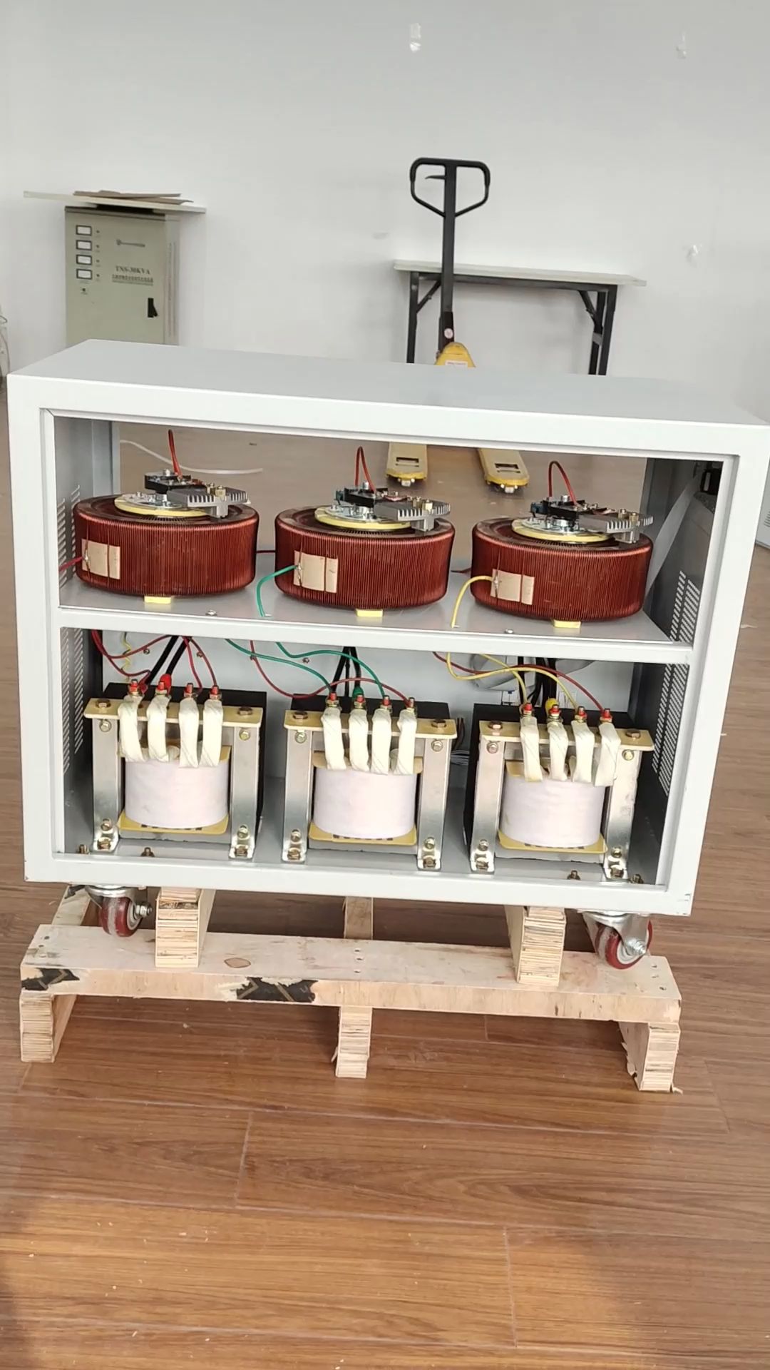 SJW-60KVA高精度全自动交流稳压器