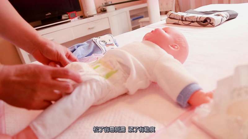 宝宝出生了,还不知道如何给宝宝换尿不湿?赶紧收藏学习吧