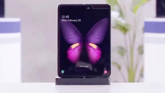 三星折叠屏手机真机上手,原来折叠屏手机还可以这么玩!