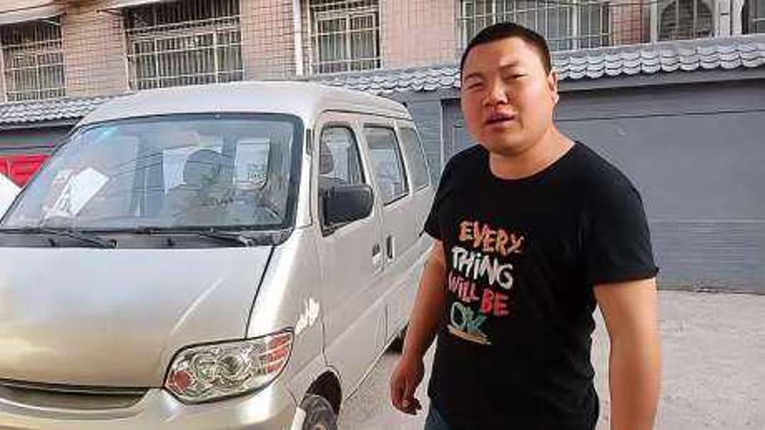 这种面包车只能卖废品,3千都没人买,还没电动车值钱