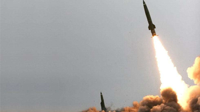 伊朗遭暗算后反击,盟友大批导弹袭击沙特,连美军也阻止不了