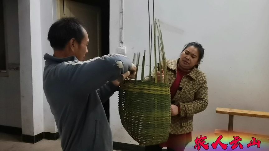 云山花了3小时编了一个撮箕,编法不难还耐用,你那里还用这个不