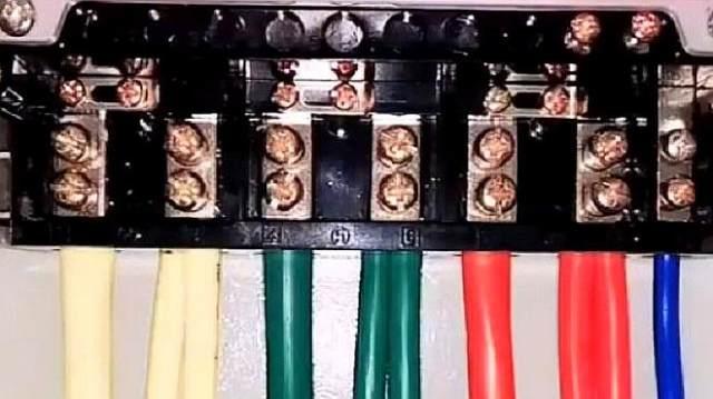电工老师傅安装电表,这是三相四线直接式电表的正确接法,厉害了
