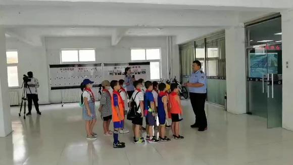 社区儿童进警营啦