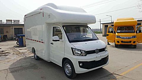 国产房车配备齐全, 一点不比进口汽车差, 价格15.9万更是接地气