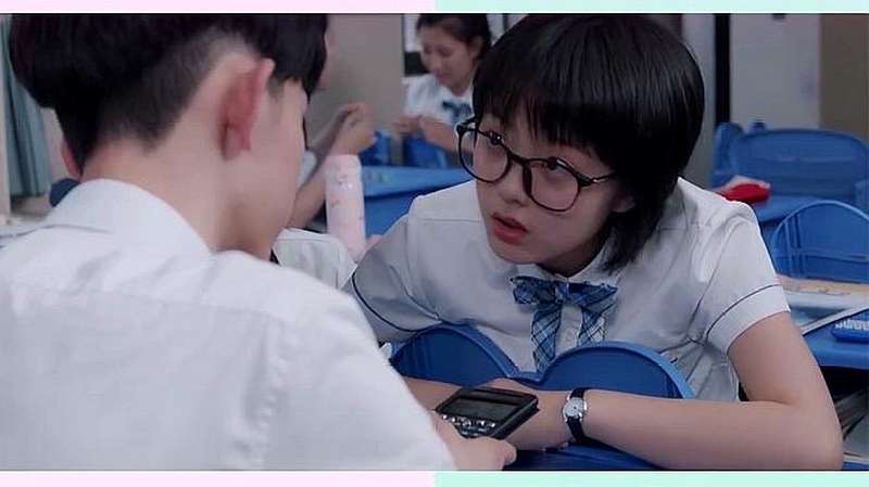 钱三一用计算器打CS,同学们都被他吸引过去了