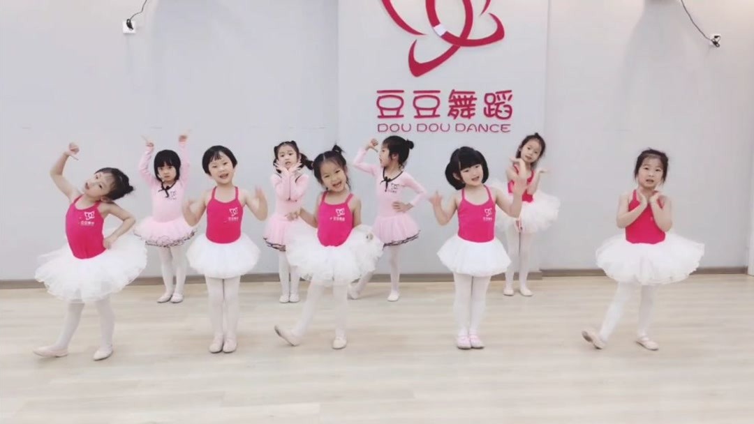 幼儿园游戏舞蹈《随我摇摆》可以教孩子区分左右