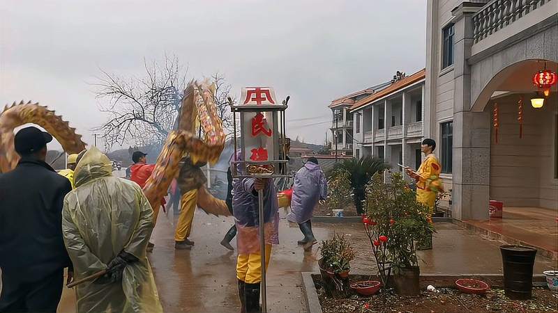 乡下舞龙舞狮好不热闹,传统民俗文化的结晶,值得重视