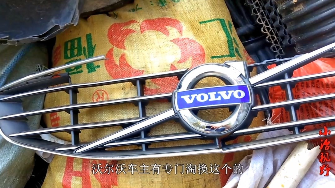 小伙废品站找到沃尔沃车标,原车的