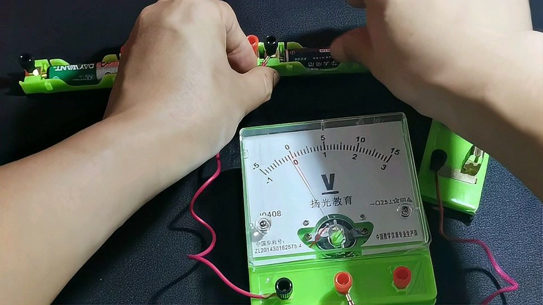 实验:测量电池组的电压