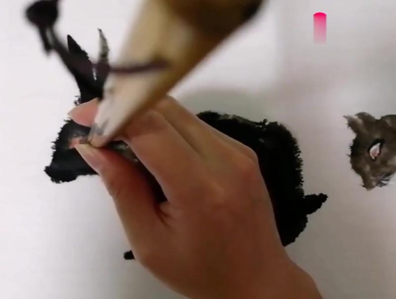 国画大写意水墨兔子技巧,用墨飘逸,原来技巧在这