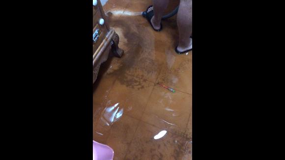 整治暖气片不热,一开始出来的水是凉的