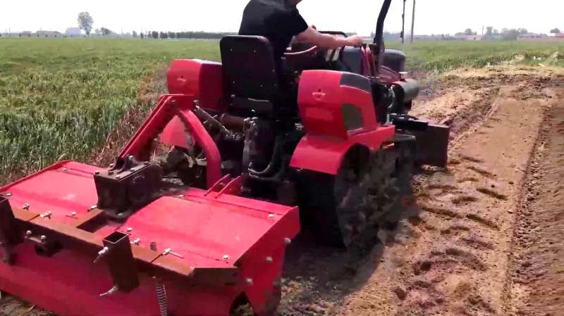 液压油传动系统可搭载各种农机具