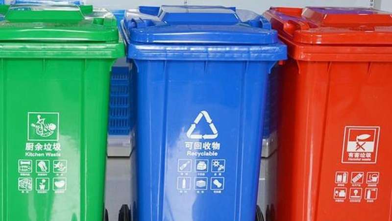 户外挂车塑料垃圾桶生产厂家定做