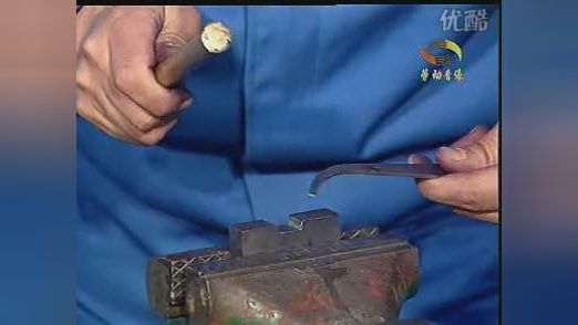 钳工示范制作外卡钳