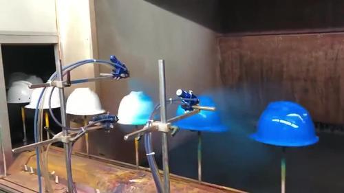 探访安全帽喷漆的流水线,全程自动化不需要人工操作,真的是科技改变...