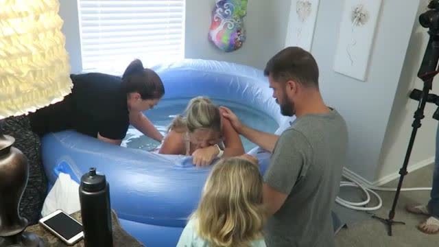 国外流行的水中分娩可以减轻痛苦,为什么中国至今都无法接受?