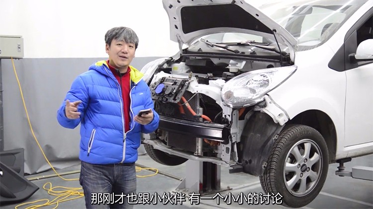 廉价小型电动车品质如何?江淮iEV6E前后防撞梁拆解