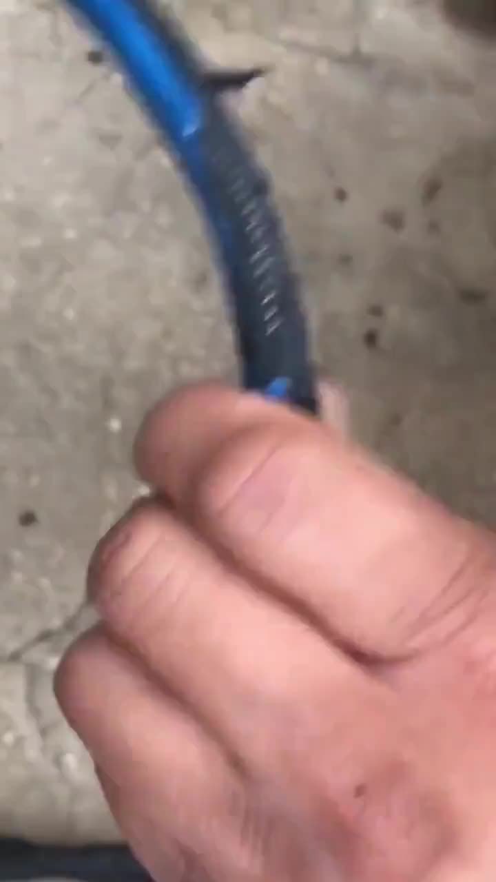 蓝色氧气管,红色乙炔管,红蓝更易区分,机器扣押式接头,耐压更高更...