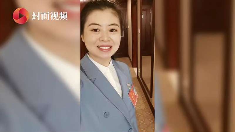 两会Vlog|进人民大会堂参加开幕会前 四川团的代表们表示:很激动!
