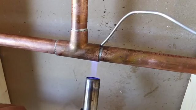 管道漏水不用怕,老师傅教你一招补漏的好方法,快试试吧