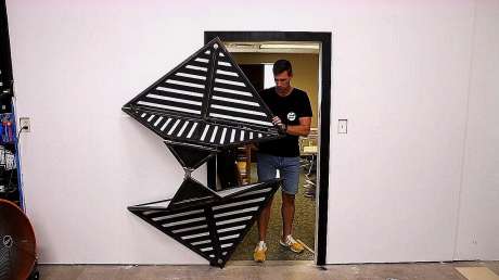 家里的木门太老土,自制一扇折叠门换上去,瞬间感觉高大上了