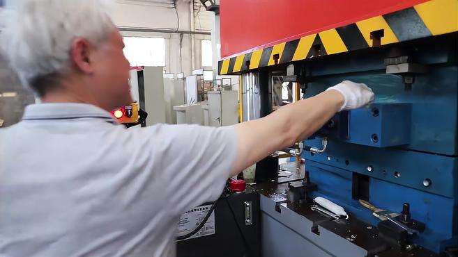 315吨玻璃钢电表箱成型液压机 山东沃达重工BMC/smc电表盒模压机