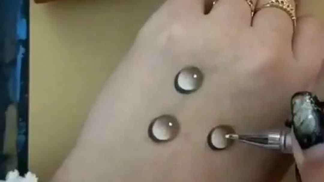 手上画水珠教程,据说都喜欢看水珠!