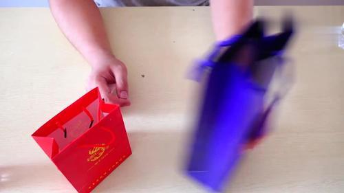 经常使用的手提袋,原来还藏着一个机关,百分之80的人都没用过