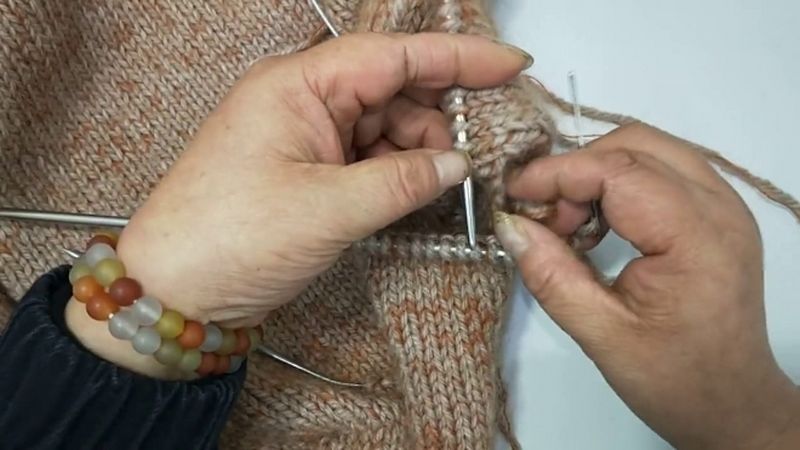 喜爱编织的朋友看过来,教你一个编织小技巧,超实用的平针拼接法