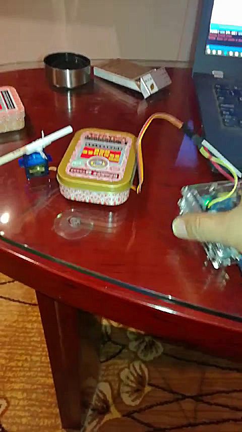 仿真机械手之一:利用arduino 101自带陀螺仪手势控制舵机旋转