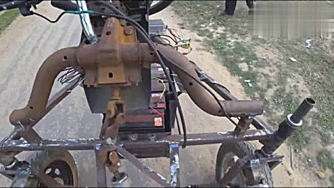 牛人自制:老外制作的电动三轮,结构简单,时速40公里每小时!