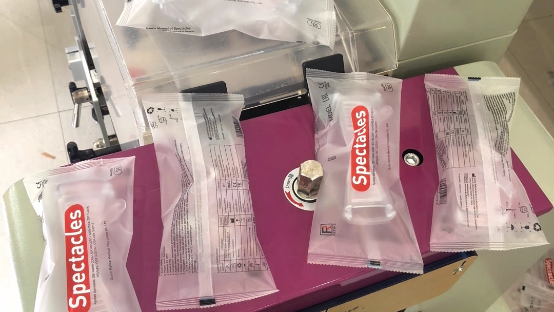 医用护目镜包装机 防护眼镜包装机 护目镜自动套袋机