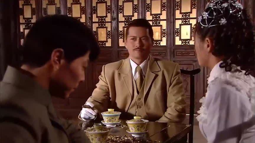 金手指:辫子军来检查辫子,金手指替人出头,谁知他是前清的王爷