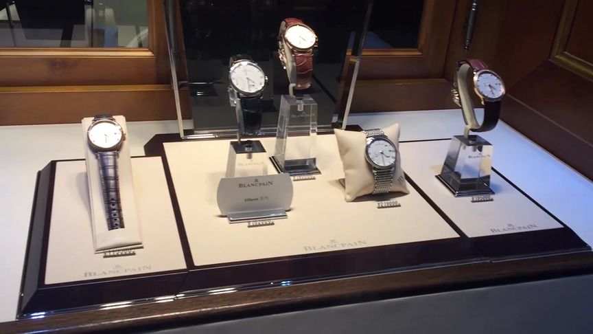 上海有钱人真多,一支手表卖33万,买的人还络绎不绝,真受不了