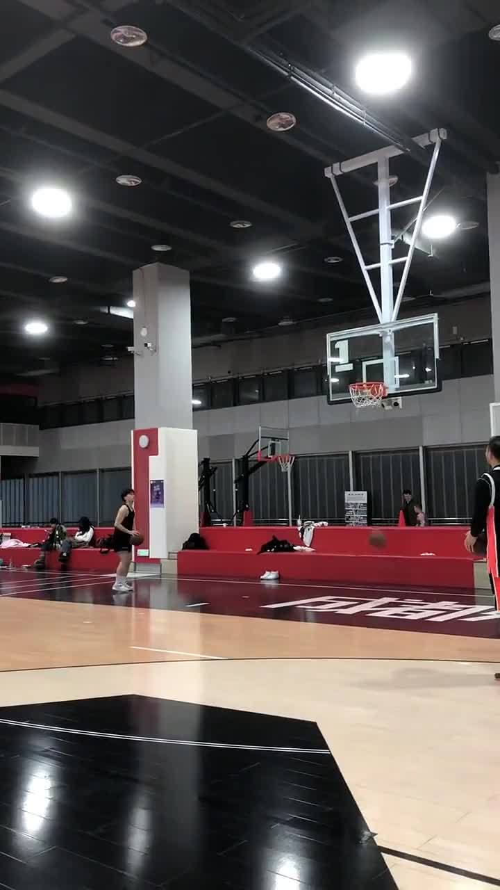 十二种投篮脚步,更多个人进攻系统训练在左下角篮球训练训练师杂草.